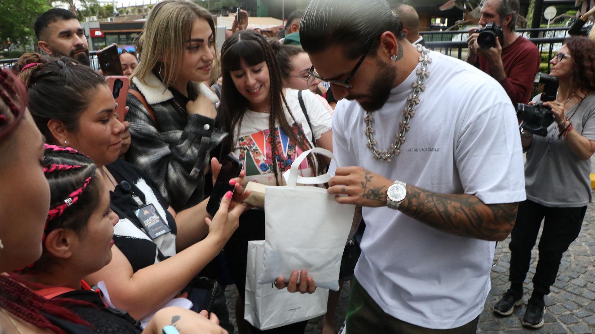 Maluma y su segundo día en Buenos Aires: del calor de los fans a los ...