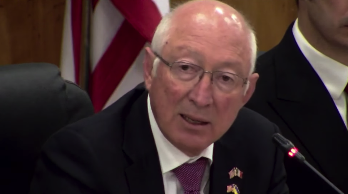 Ken Salazar Garantiu Que “nunca Pode Acontecer” Uma Relação Próxima 1265