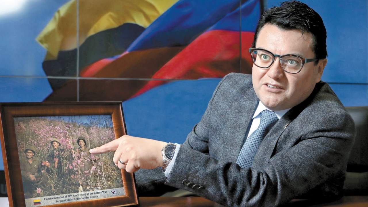 La Cultura è Il Supporto Delle Relazioni Diplomatiche Juan Carlos Caiza Ambasciatore