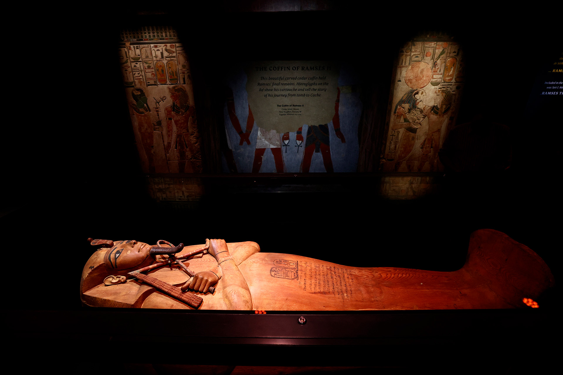 El sarcófago de Ramsés II sale de Egipto para una gran exposición en ...