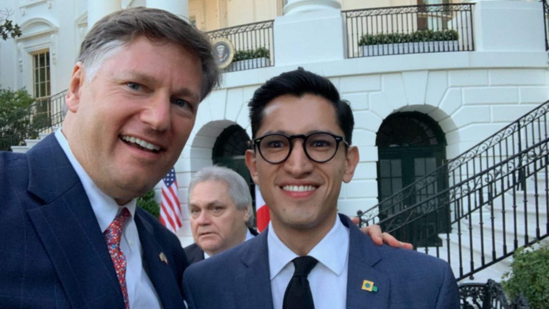 Embajador De Eeuu En México Presumió El Regalo Que Recibió De Amlo Tras