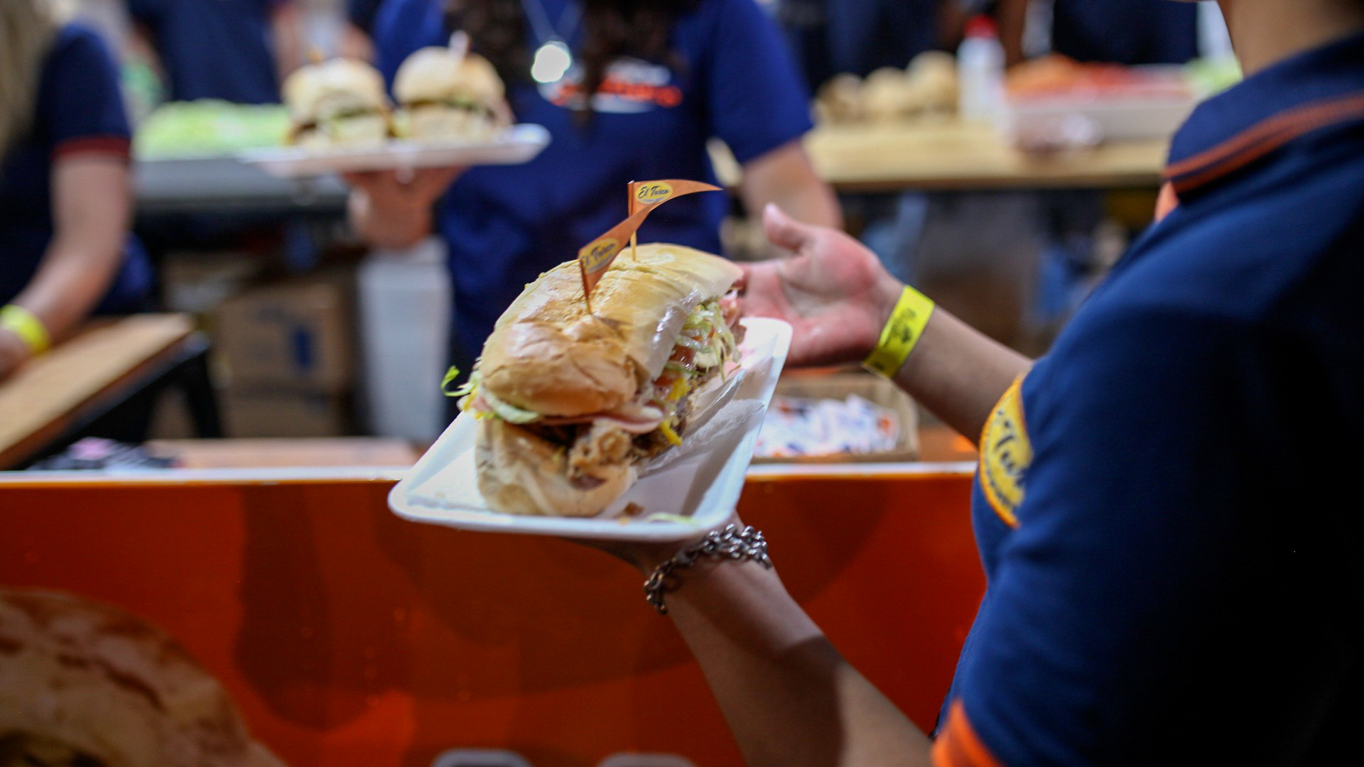 En Busca Del Secreto Del Mejor Sánguche De Milanesa” En Tucumán Una Fiesta De Fritanga Y