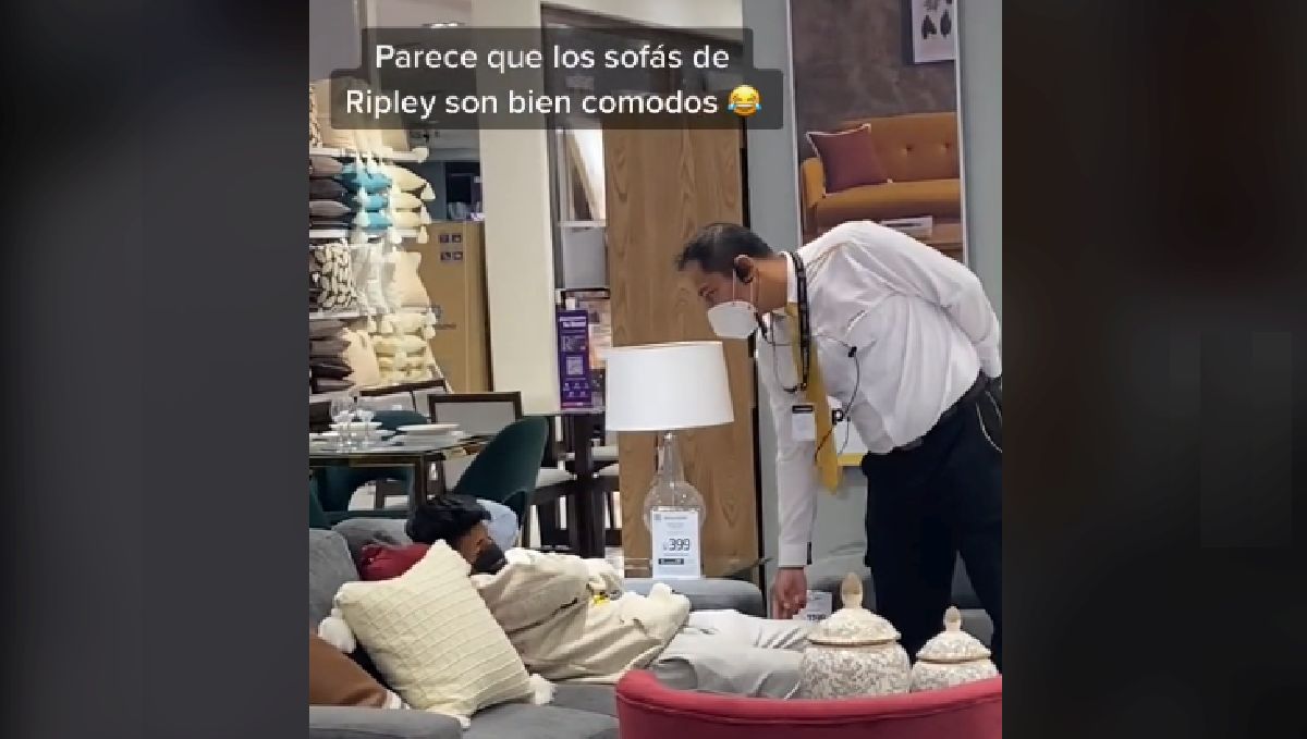 Joven Se Quedó Dormido En Tienda De Departamentos Y Su Reacción Al 1328