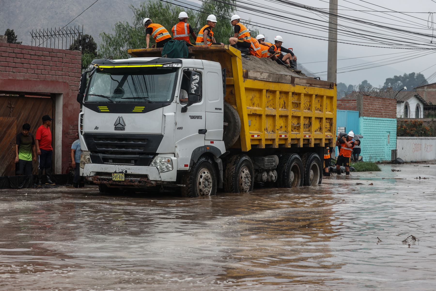 Chaclacayo Viviendas Destruidas Pistas Intrensitables Y Miles De