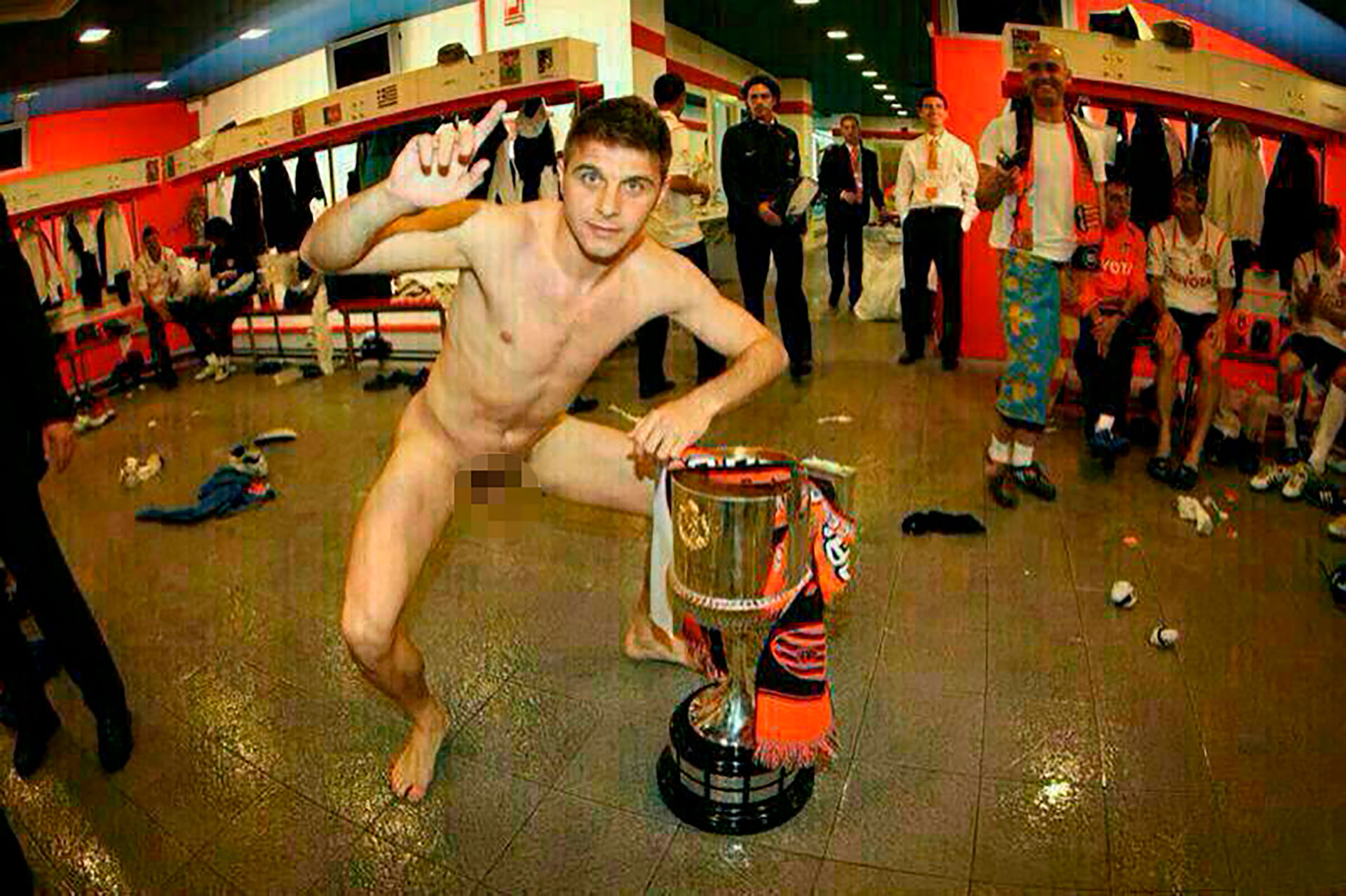 Salió Campeón De La Copa Del Rey Y Anunció Su Renovación De Contrato Con Una Foto Desnudo Infobae