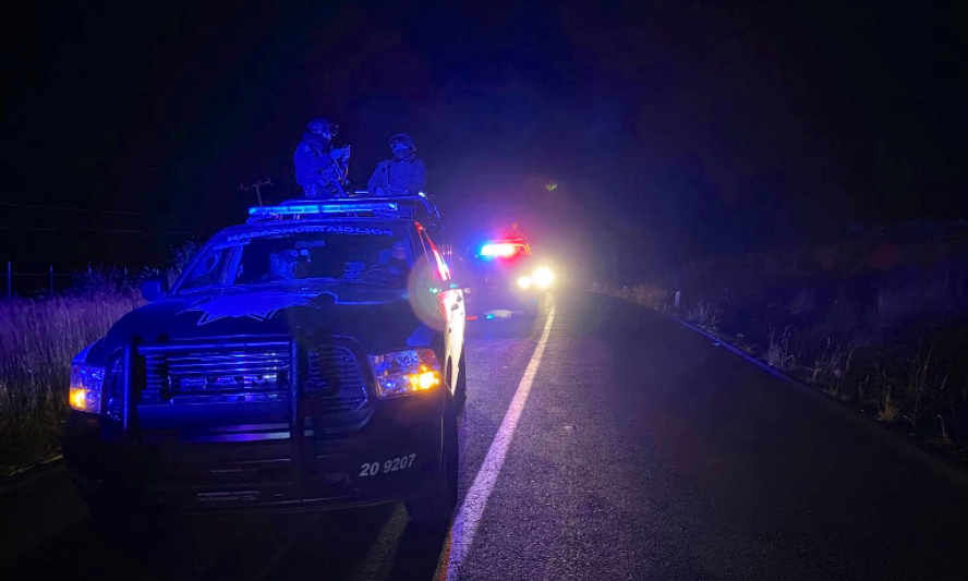 在米却肯州的萨瓦约,一个警察模块遭到枪击和袭击:一人死亡,另一人受伤 Infobae