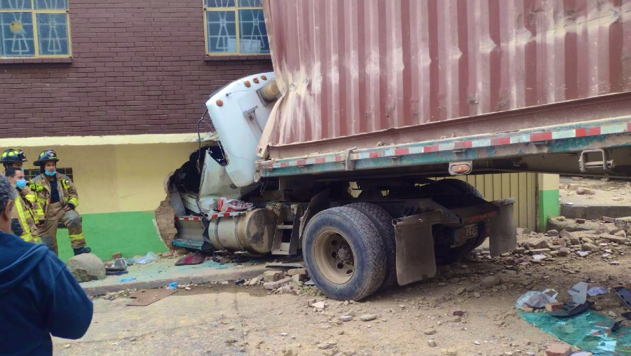 Tractomula Terminó Dentro De Una Casa En El Barrio Meissen Al Sur De Bogotá Infobae