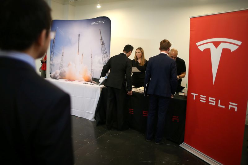 Tesla Dice Afroamericanos Ejercen Sólo Un 4 De Sus Cargos De Liderazgo