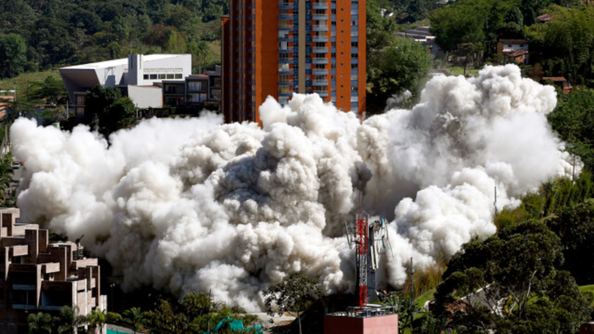 El ‘encarte Para Vender El Lote Donde Se Erigió Y Se Demolió El Tristemente Célebre Edificio