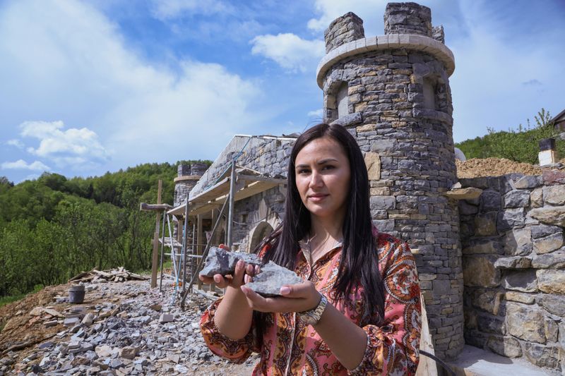 Cuatro Hermanas Excavan Una Aldea Hobbit En Las Colinas De Bosnia Infobae