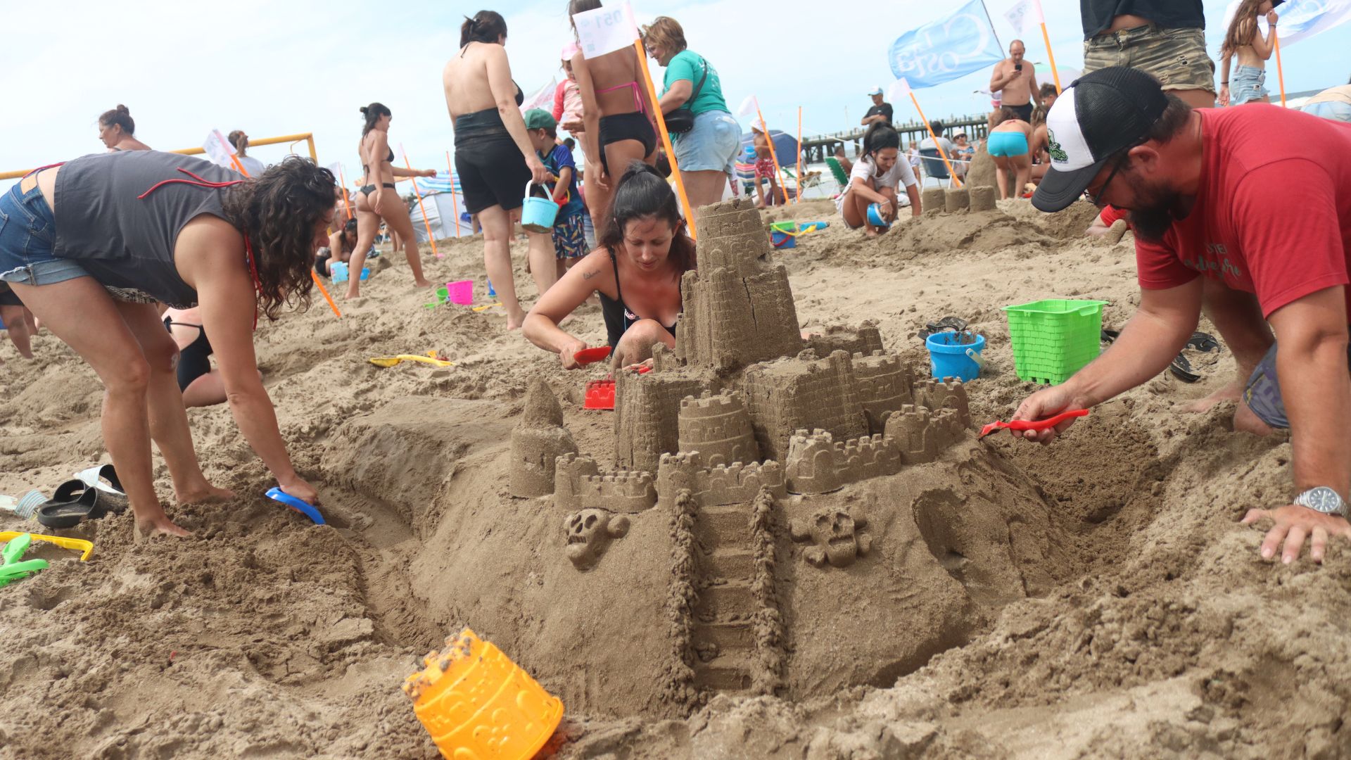 Comenzó El Concurso Nacional De Castillos Y Figuras De Arena En La