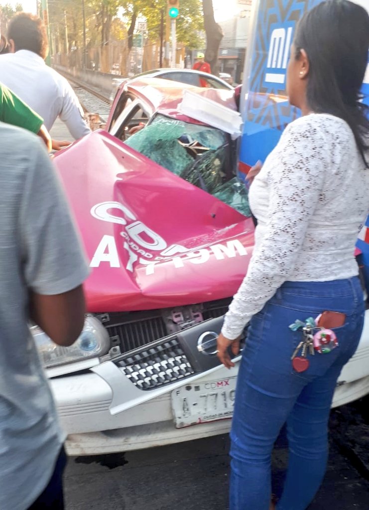Una Unidad Del Tren Ligero Embistió A Un Taxi En La Alcaldía Coyoacán