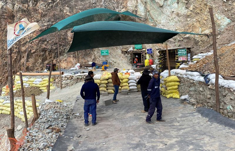En Las Montañas De Perú El Auge De La Minería Artesanal Frustra Plan De Gigante Del Cobre Infobae
