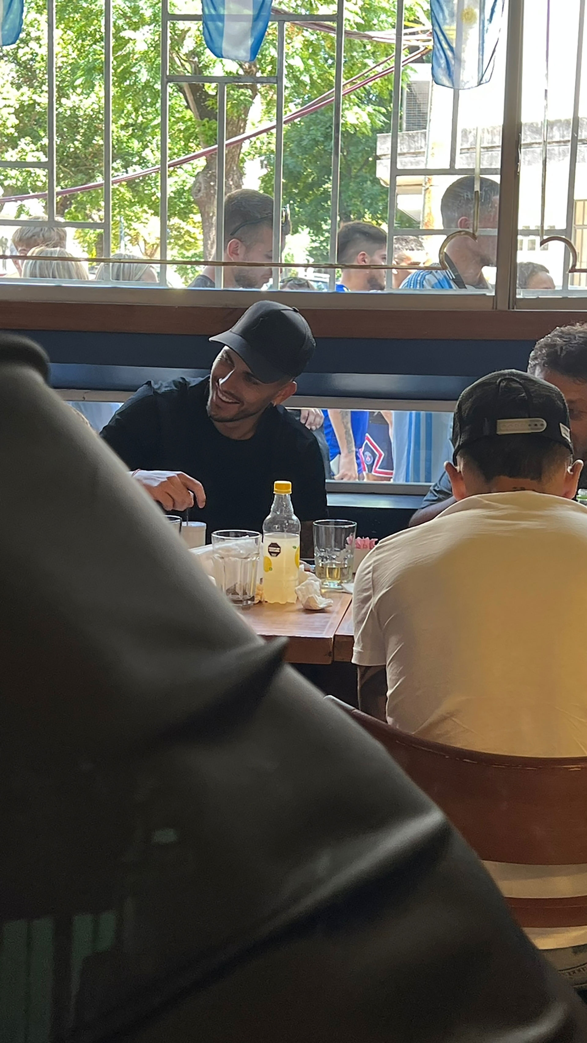 El conmovedor gesto de Leandro Paredes con uno de sus formadores ...