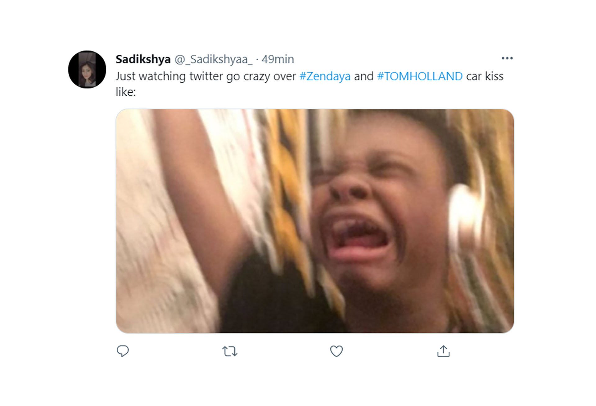 Zendaya Y Tom Holland Fueron Sorprendidos Besándose En El Auto Del