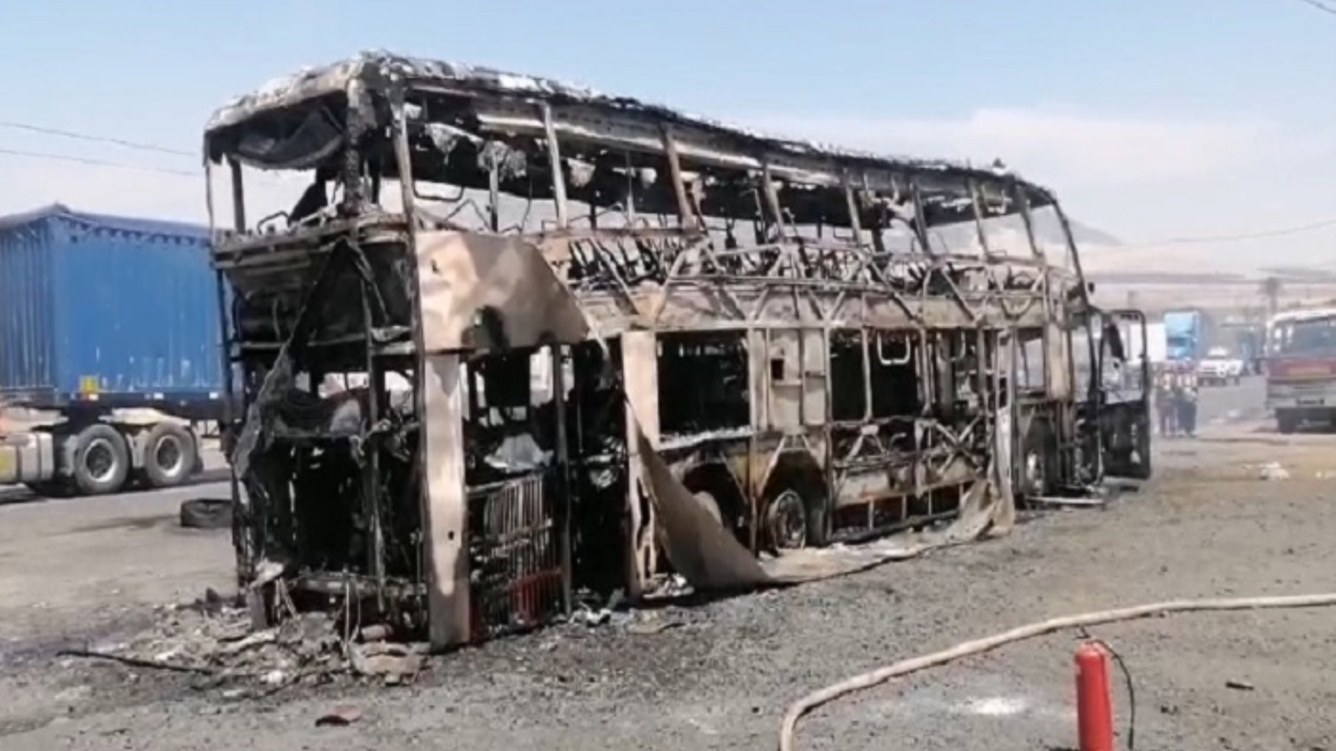 Motociclista Salva La Vida De Pasajeros Luego Que Bus Se Incendiara Por 9878
