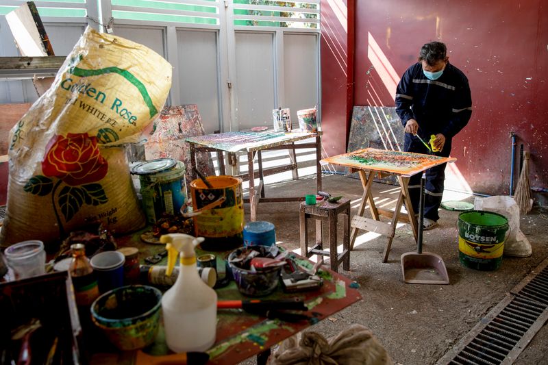 Artista Filipino Lucha Contra Los Desechos Usando Basura Reciclada En Pinturas Infobae