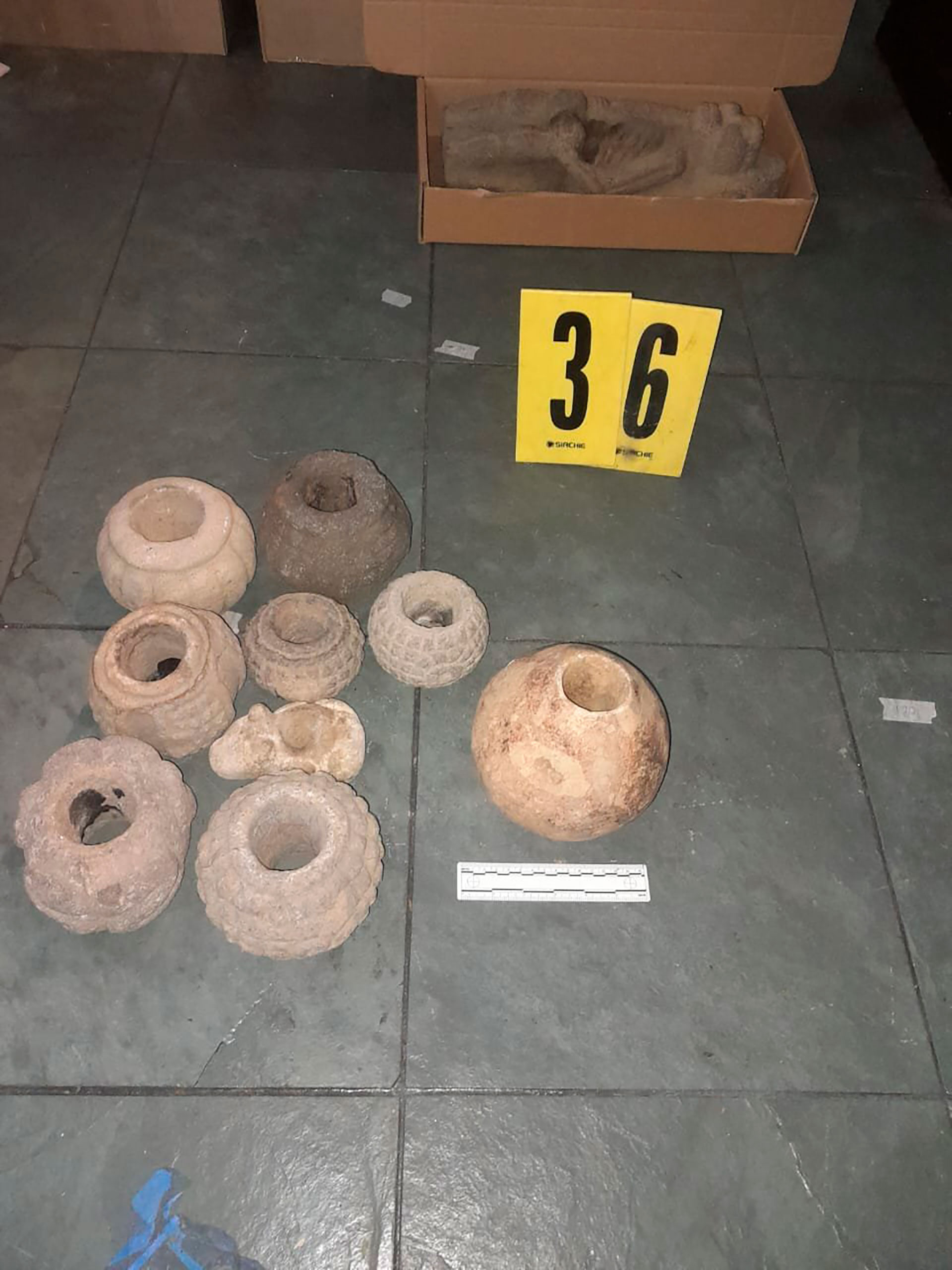 Detuvieron A Una Pareja Estadounidense Que Tenía 722 Reliquias Mayas En