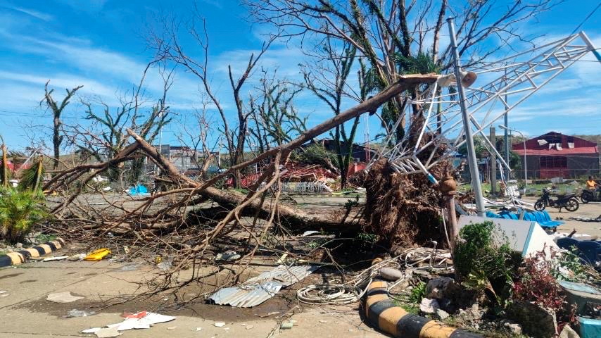 Al Menos 208 Muertos Y Medio Millón De Desplazados Por El Paso Del Tifón ‘rai En Filipinas