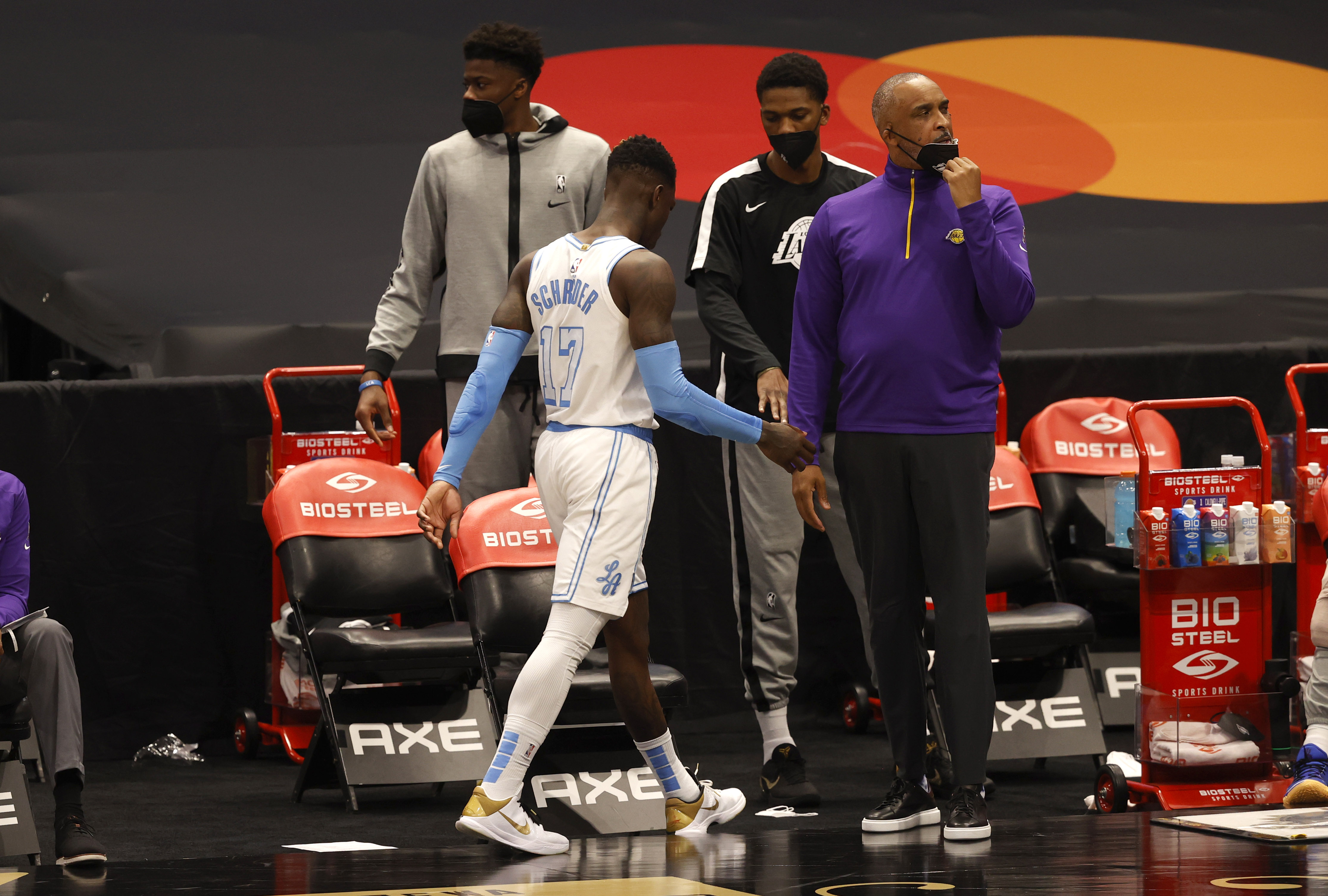 Agarrones Empujones Y Una Toma De Lucha Libre La Escandalosa Pelea Entre Dos Figuras De La Nba