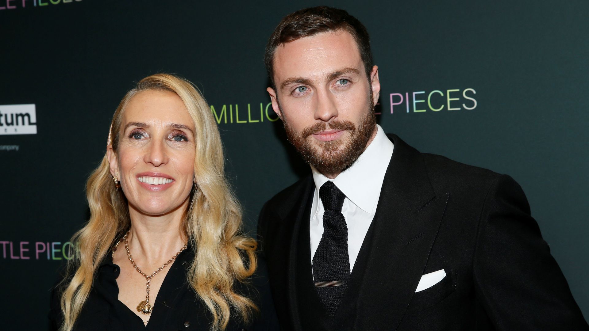 Angus Tangas Y Besuqueos Perfectos Aaron Johnson