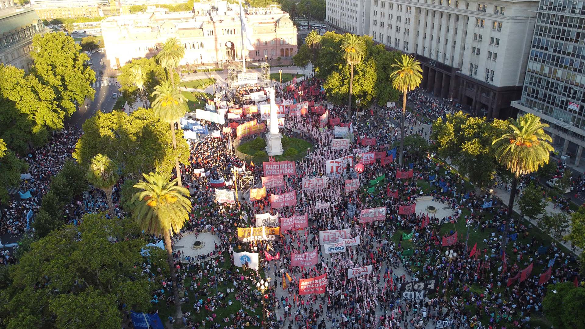 Manifestantes Protestaron Contra El Acuerdo Con El Fmi En Plaza De Mayo 3969