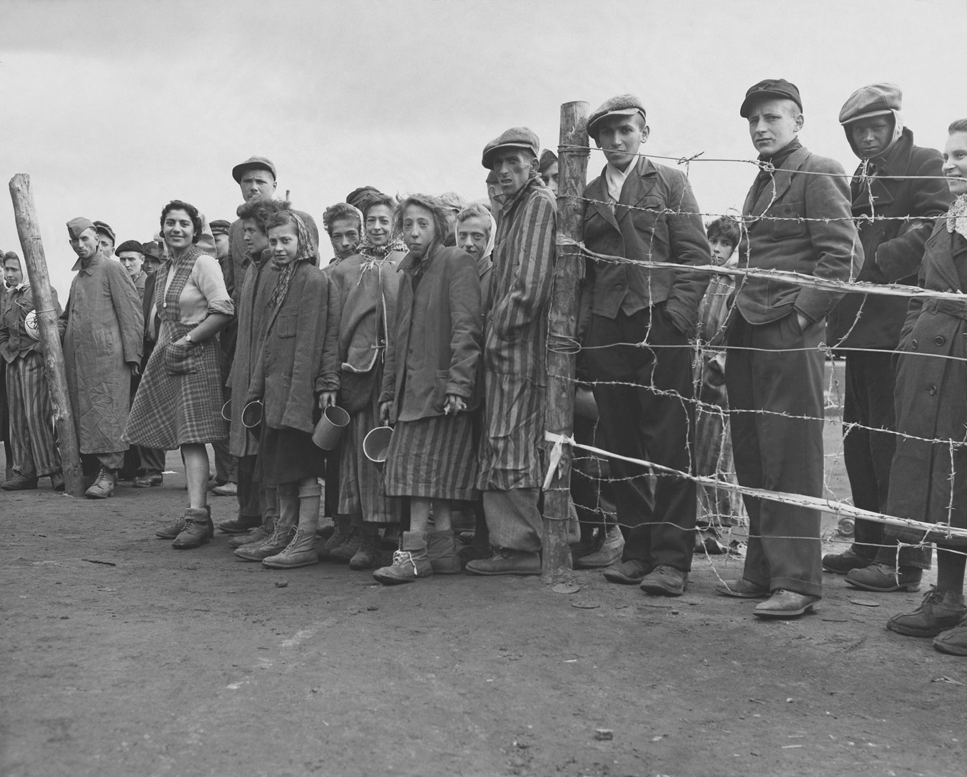 Bergen Belsen El Campo Del Horror Donde Murió Anna Frank Rapada Llena De Piojos Y Enferma
