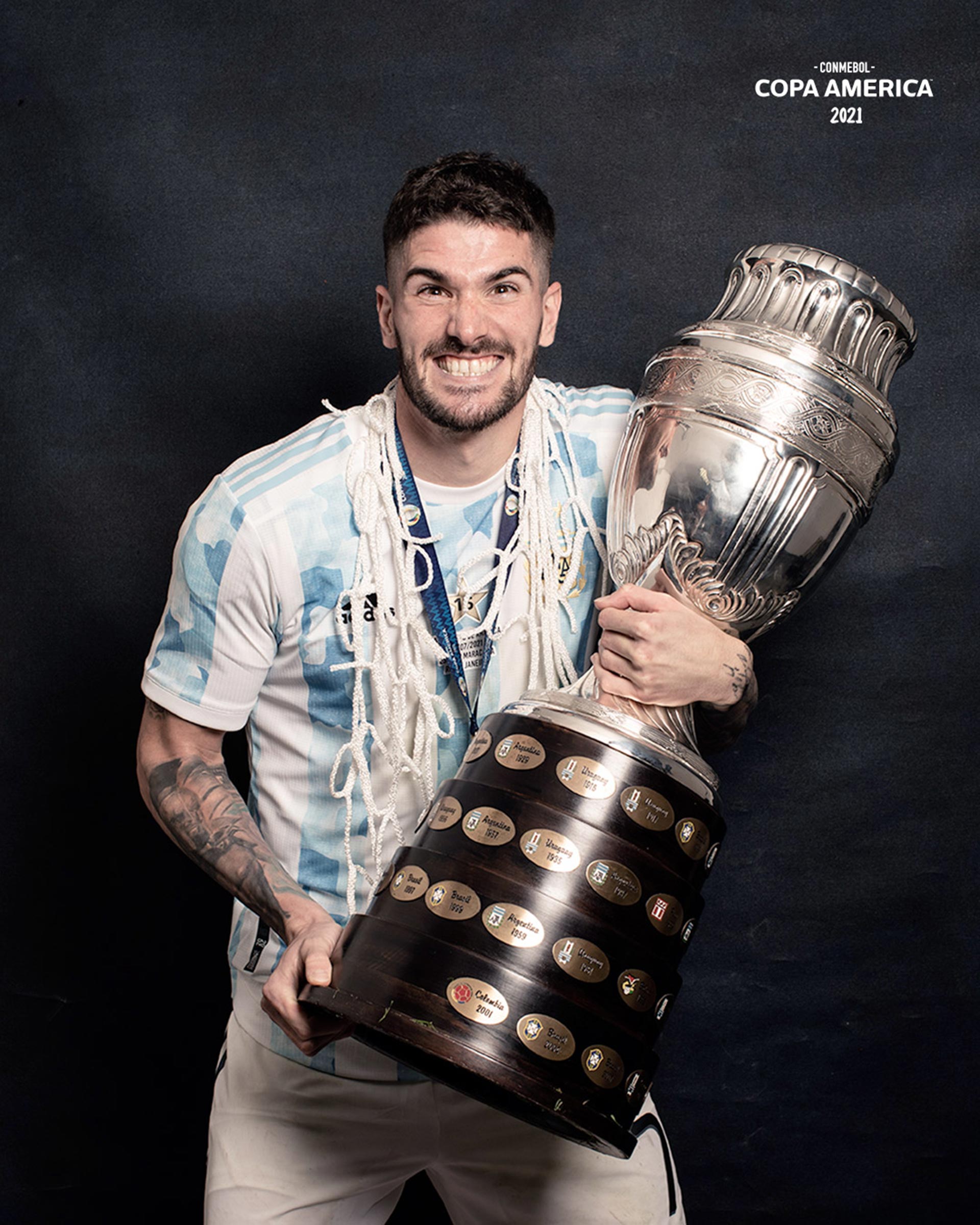 Las Fotos Oficiales De Messi Con La Medalla La Emotiva Película Y Las Postales Más Divertidas