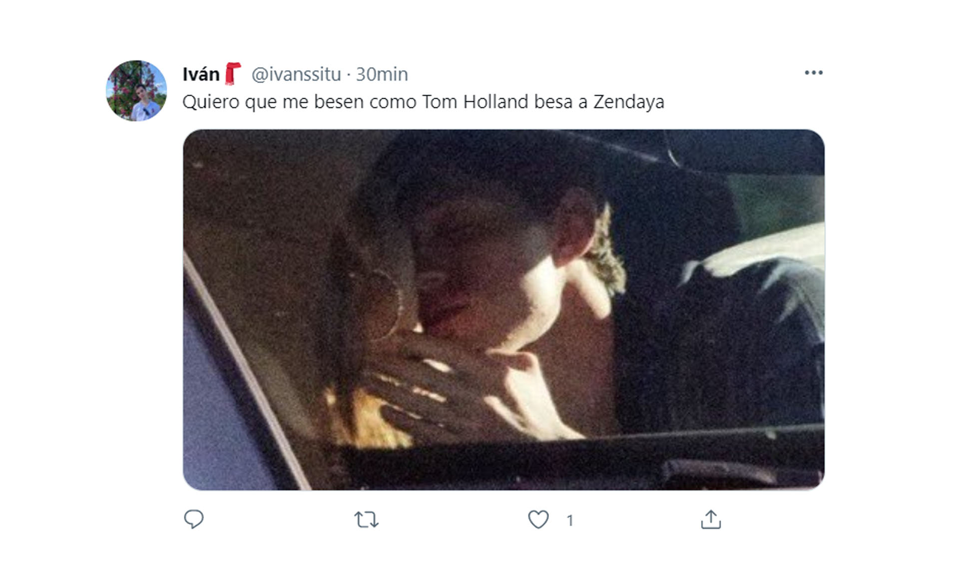 Zendaya Y Tom Holland Fueron Sorprendidos Besándose En El Auto Del