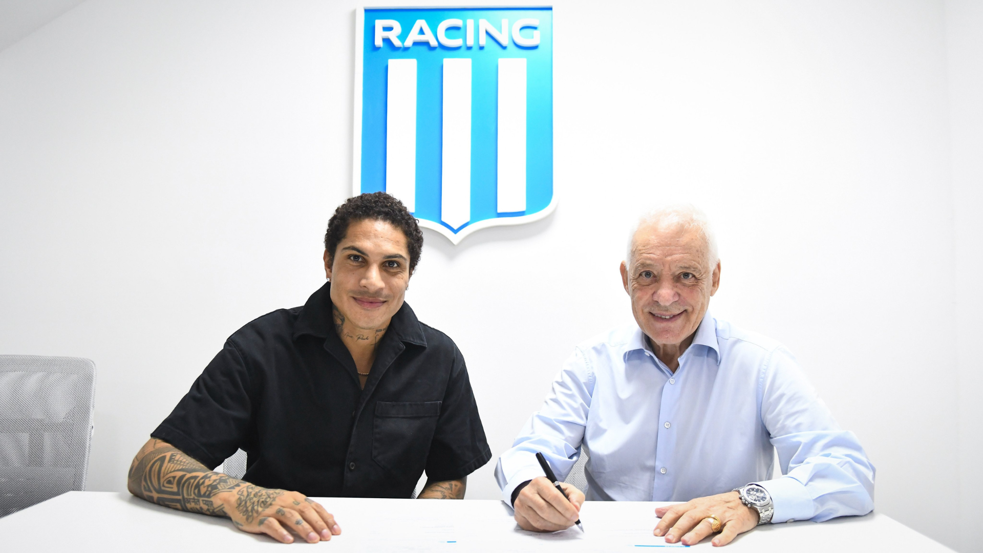 Paolo Guerrero Fue Oficializado Como Nuevo Jugador De Racing De