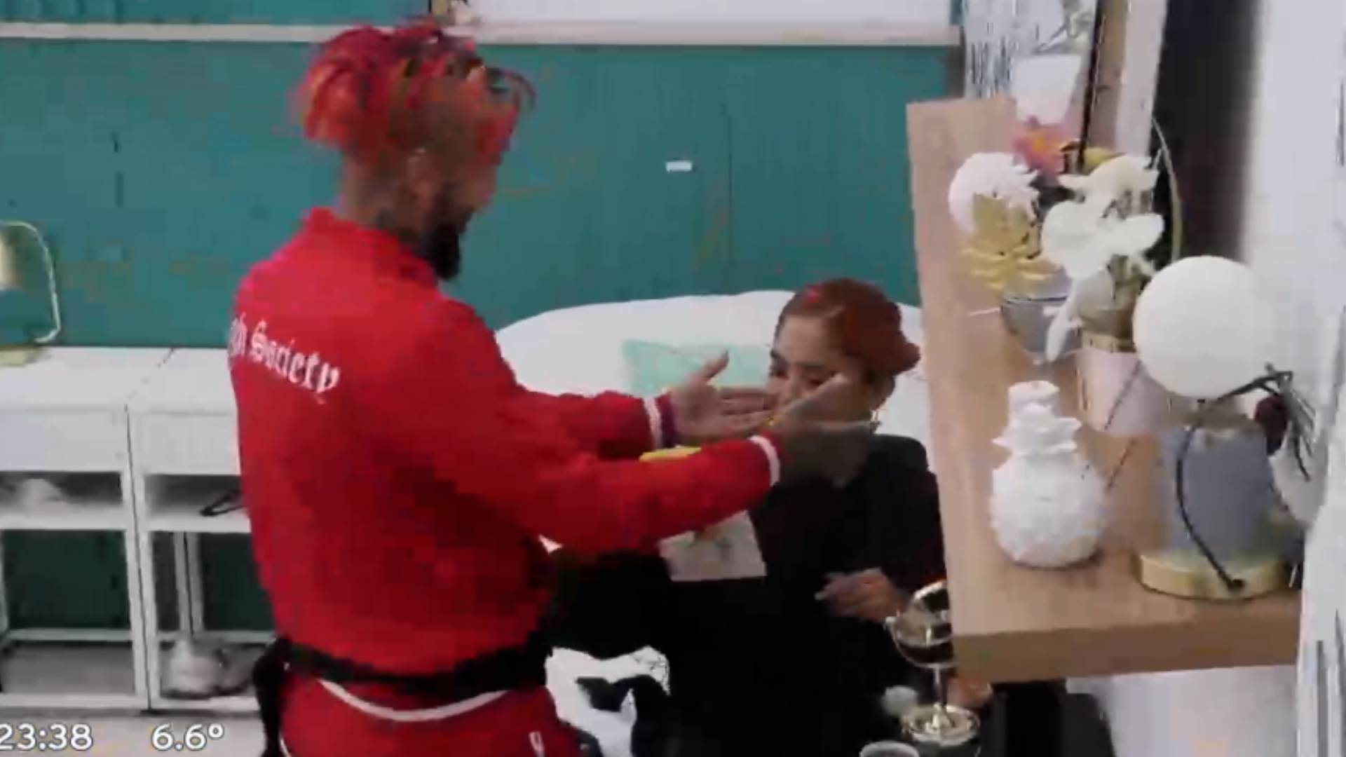 Alex Caniggia Sorprendió A Melody Luz Con Una Carta De Amor En El Hotel 9209