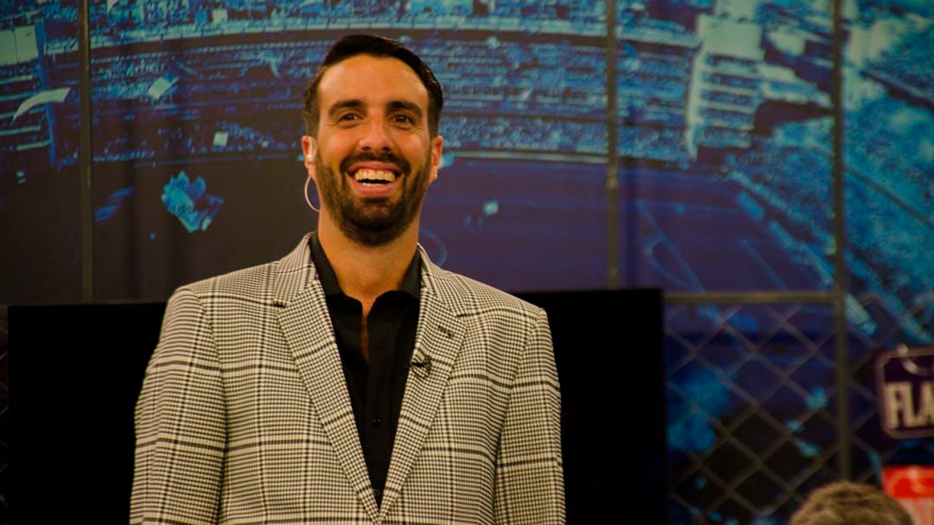 Flavio Azzaro De Jugar A Ser Periodista En La Infancia Por Amor Al Fútbol A Trabajar Por El