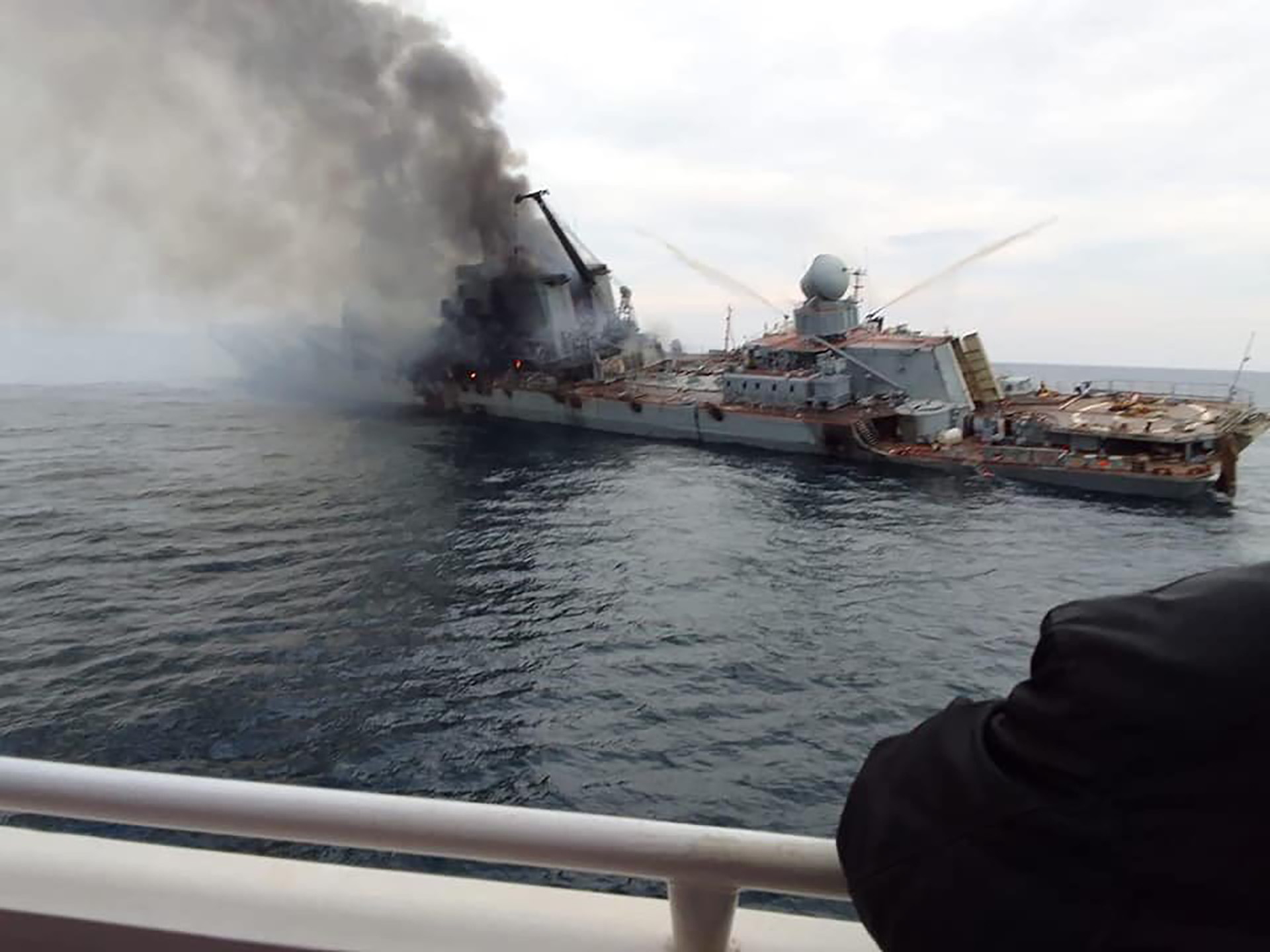 Die Fotos Vom Untergang Des Russischen Kreuzers Moskva Die Experten Analysieren Infobae