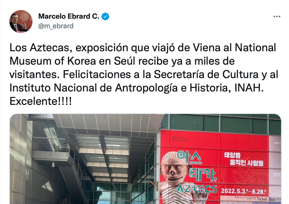 Tras Polémica Con El Penacho De Moctezuma Marcelo Ebrard Presumió