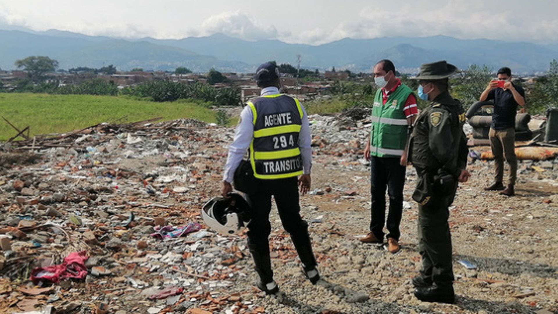 Intensifican Operativos Para Evitar Arrojo De Escombros En Cali Infobae