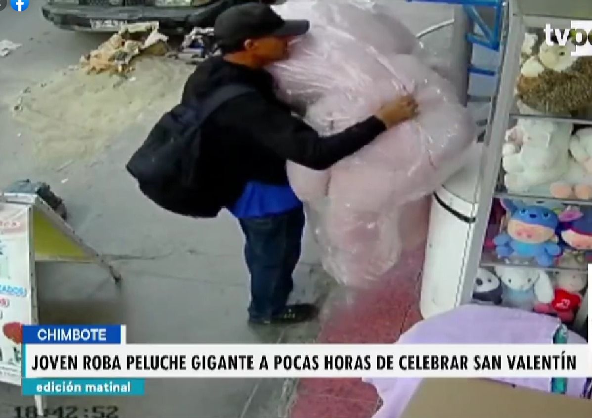 Joven Es Captado Huyendo Desnudo De Hostal En San Juan De Miraflores En