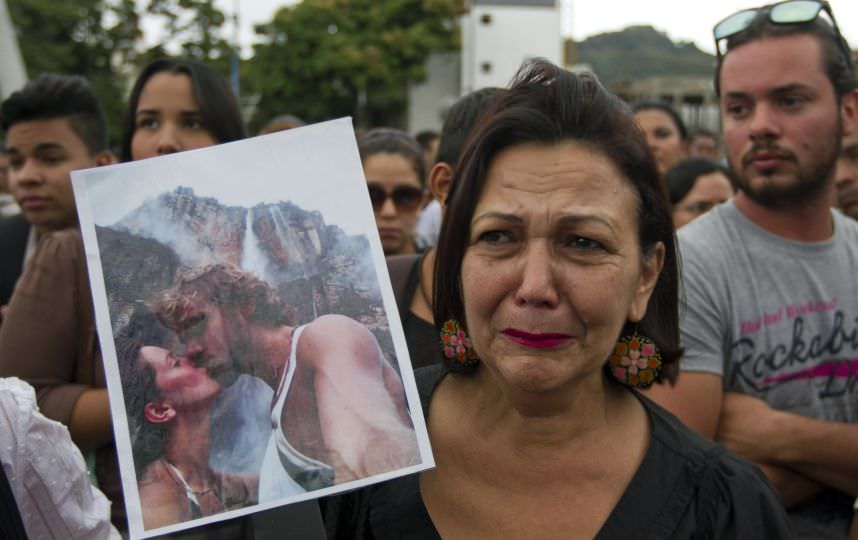 Entierro De Monica Spears