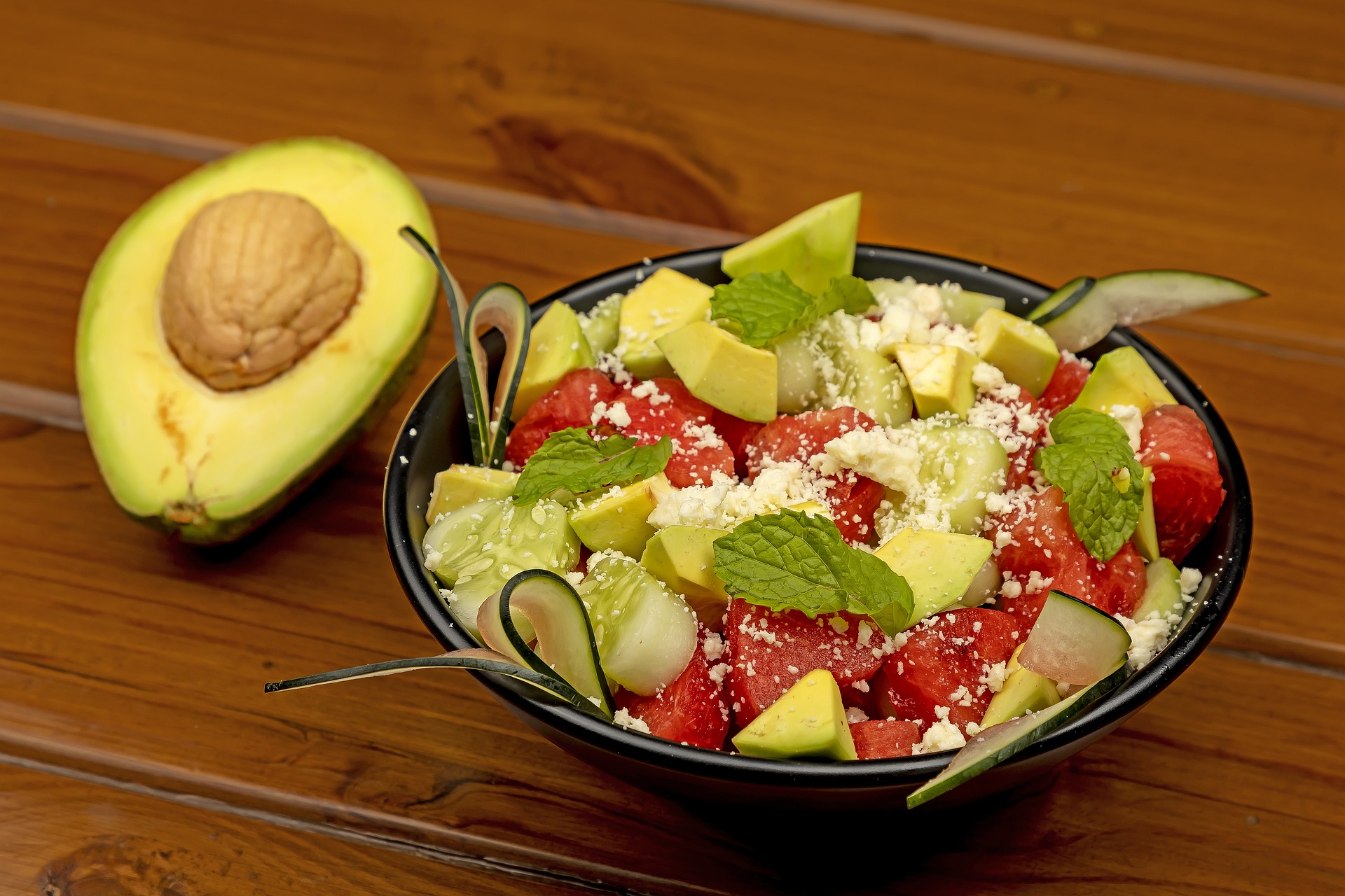 Uma salada saborosa para alimentar sem deixar fome: receita saudável e ...