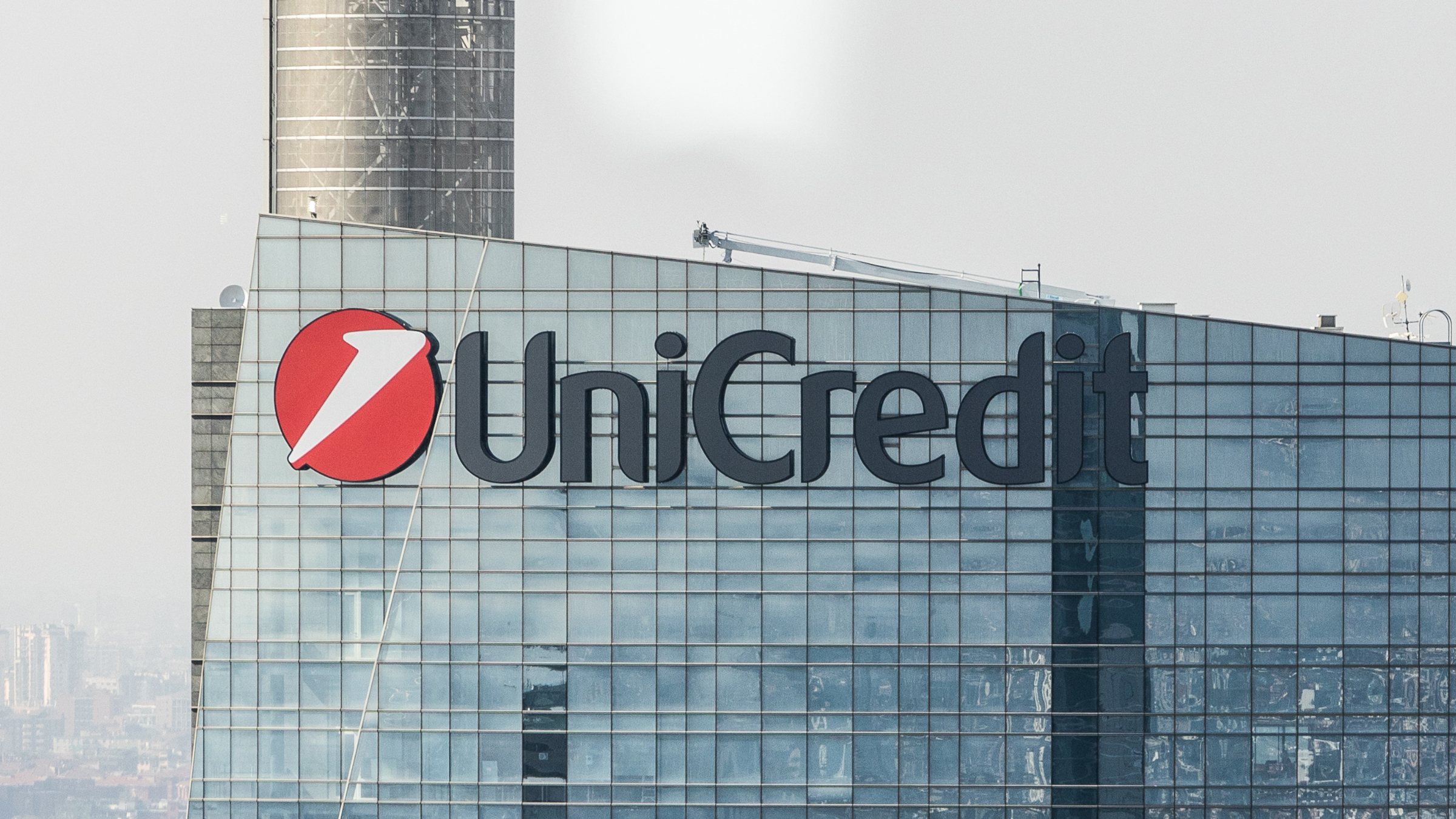 UniCredit: gli analisti rivedono al rialzo le previsioni e la stima del ...