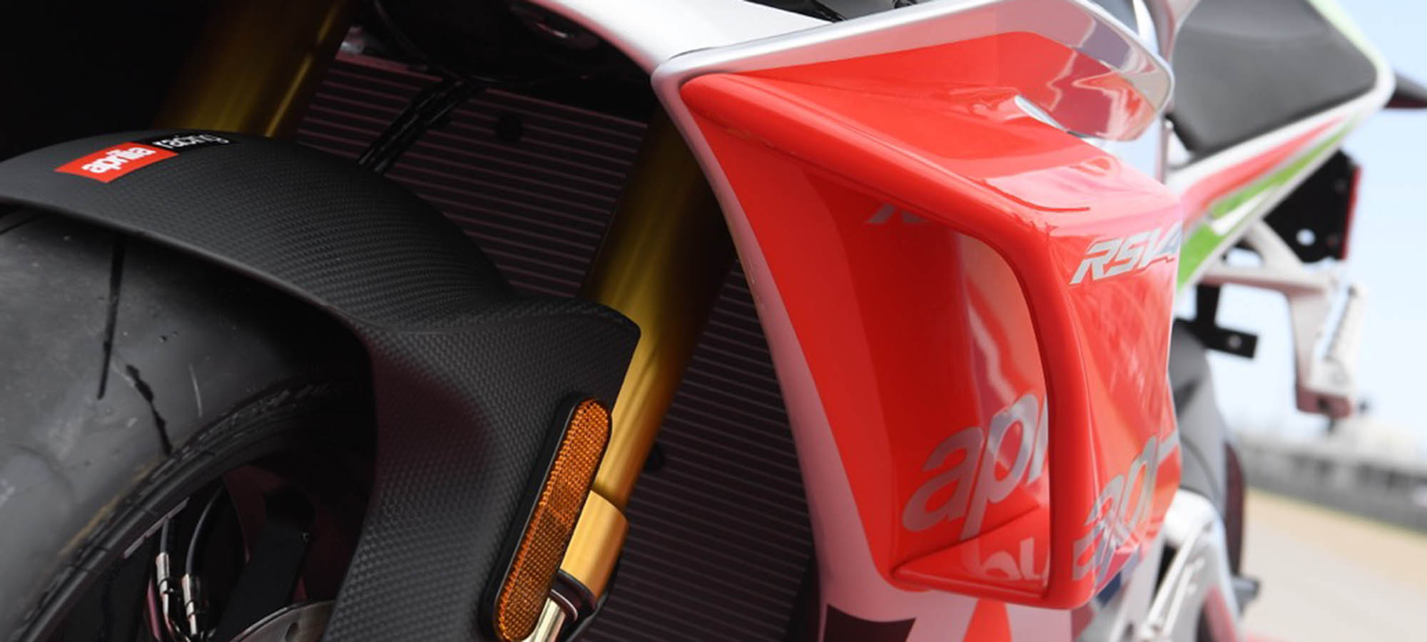 The 2018 Aprilia RSV4 RF LE Has The Winglets You Want | Cycle World