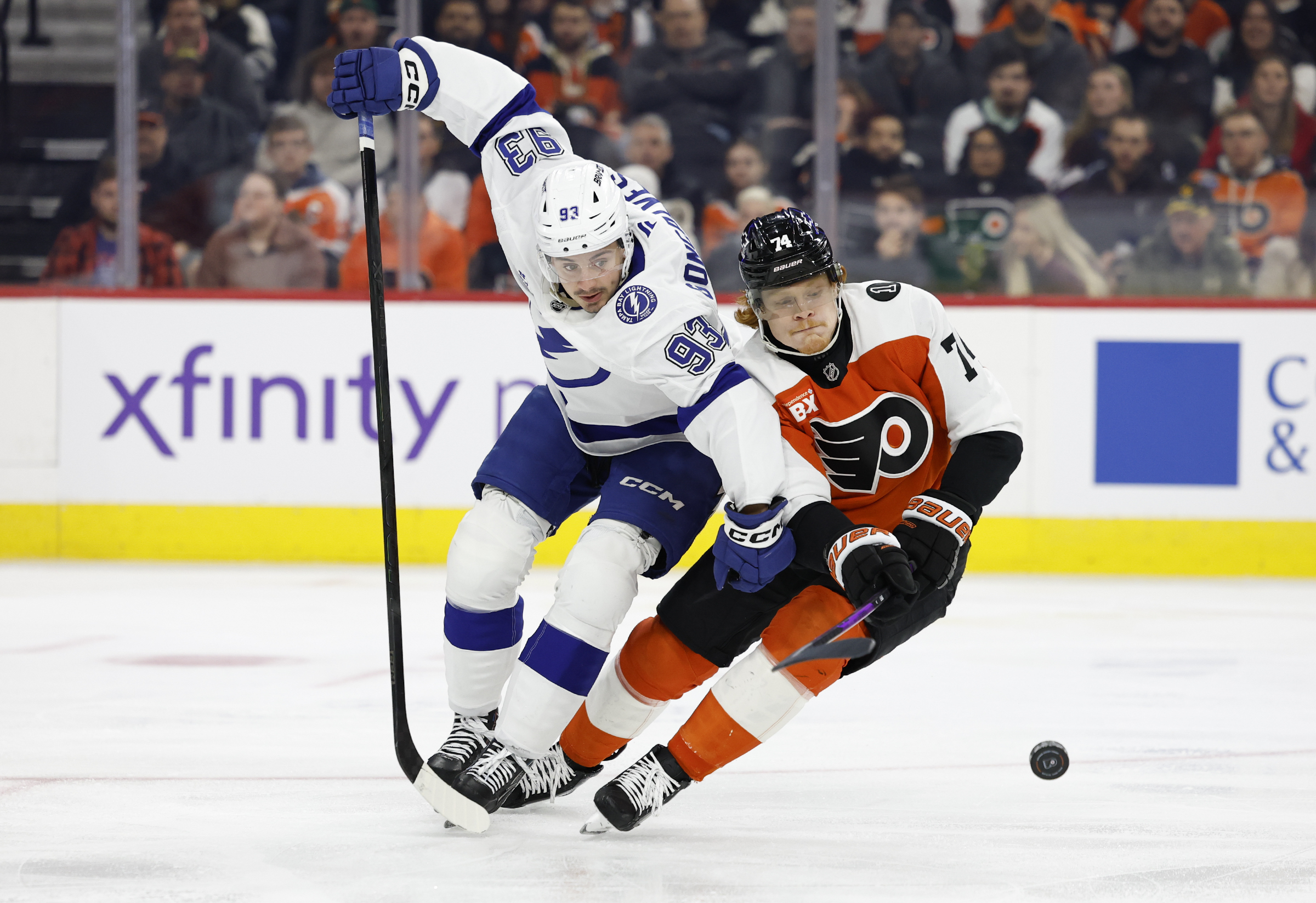 Flyers losing streak reaches 3 after 5-1 loss to the Lightning