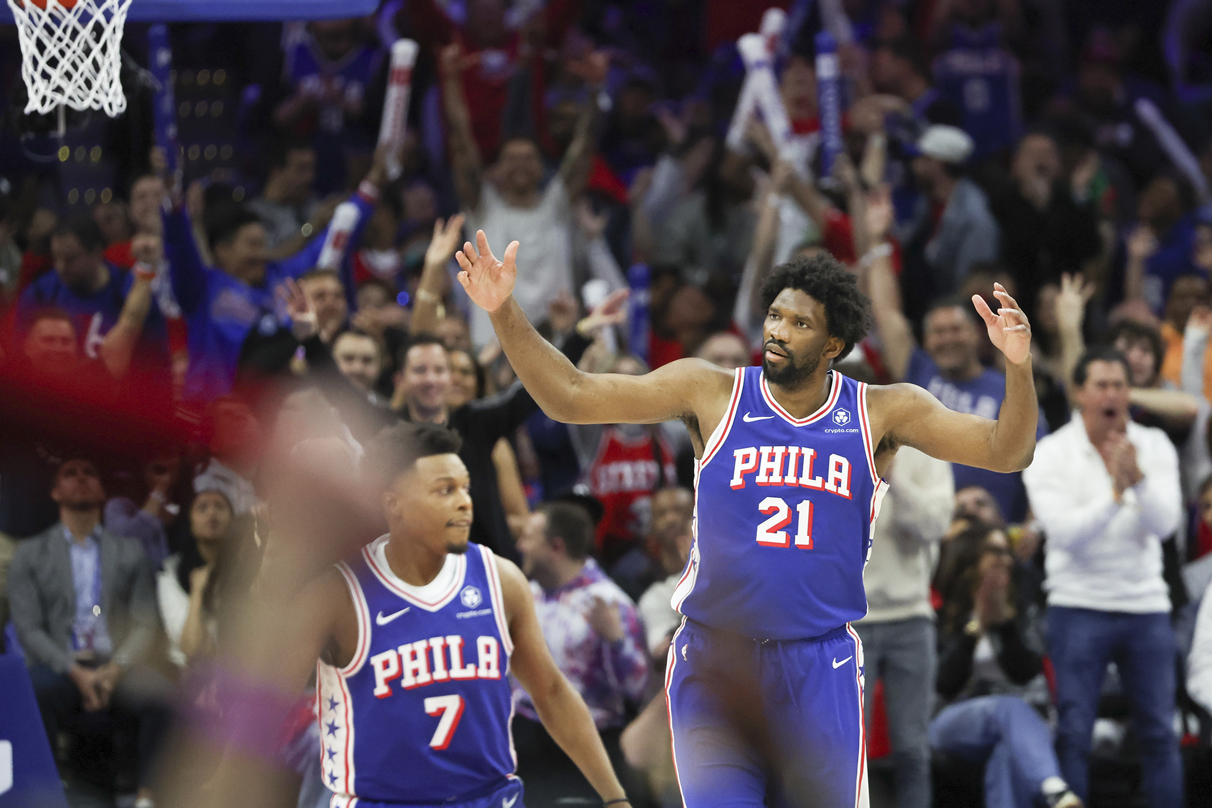 Joel Embiid powers through Bell’s palsy for 50 as Sixers smack Knicks ...
