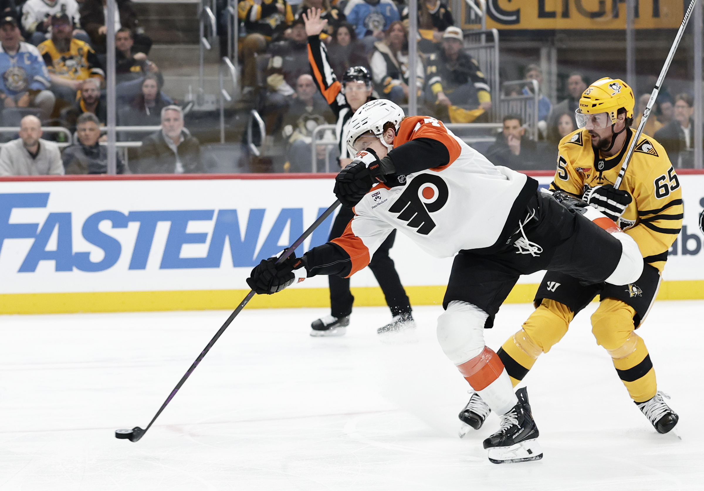 Dan Vladař, Flyers blank Penguins, 3-0, to take 2-0 series lead