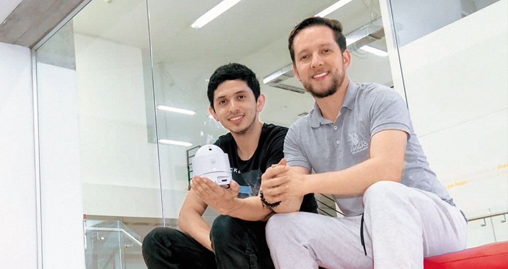 TOMi: el aula del futuro en solo una mano