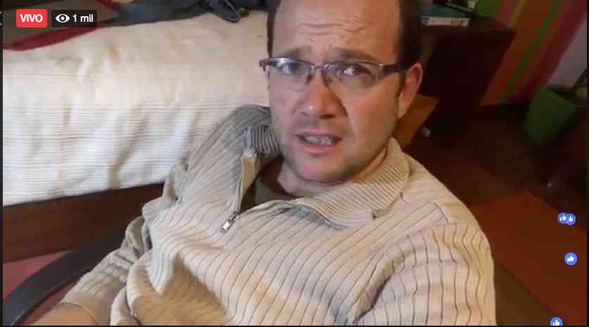 Daniel Samper lee su columna "En la película del libro Santos..."