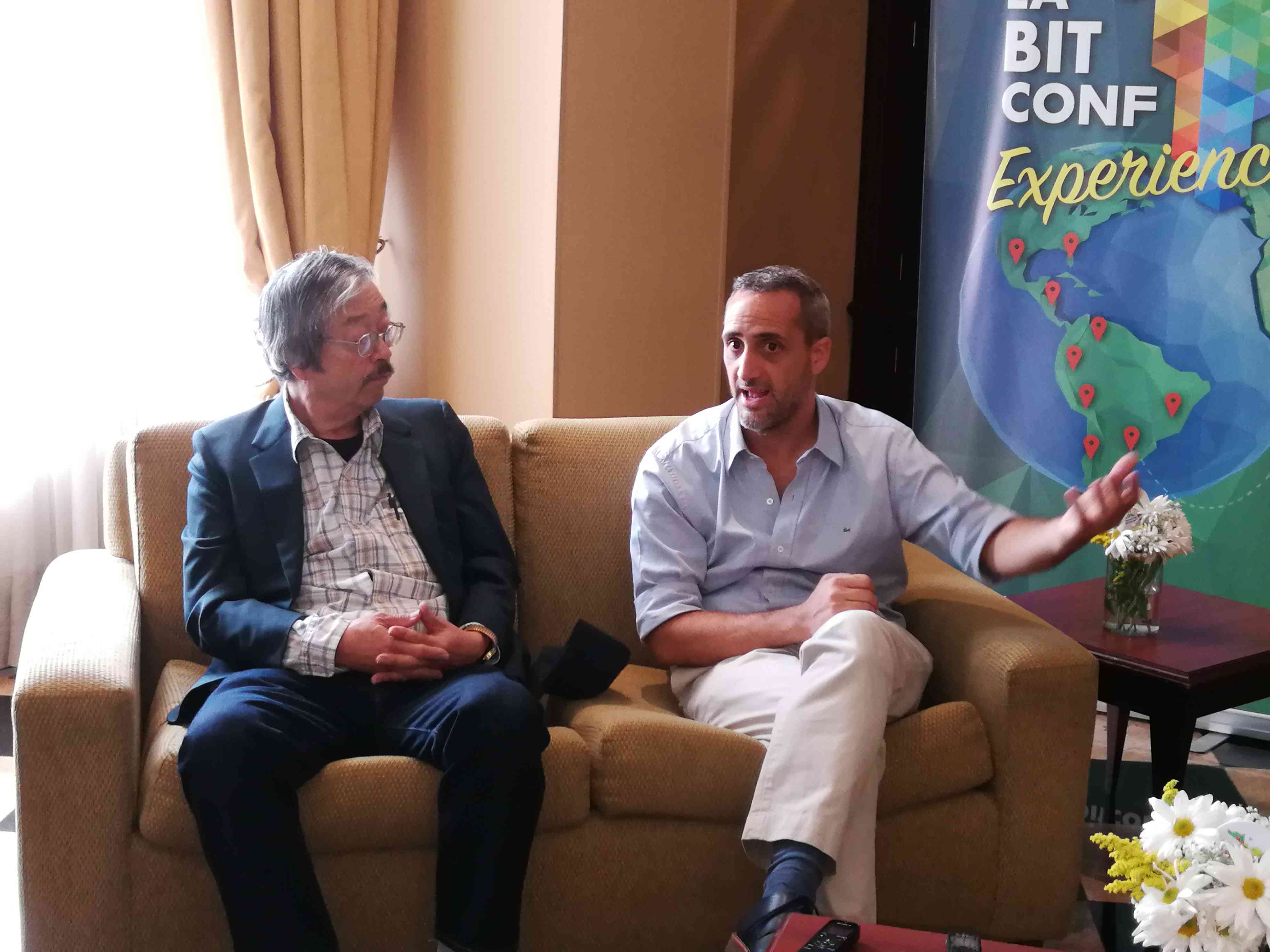 Satoshi Nakamoto supuesto creador del Bitcoin llega a Colombia - Semana
