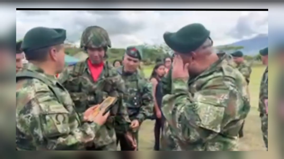 Entre lágrimas y abrazos, los conmovedores momentos del retiro de 70 ...