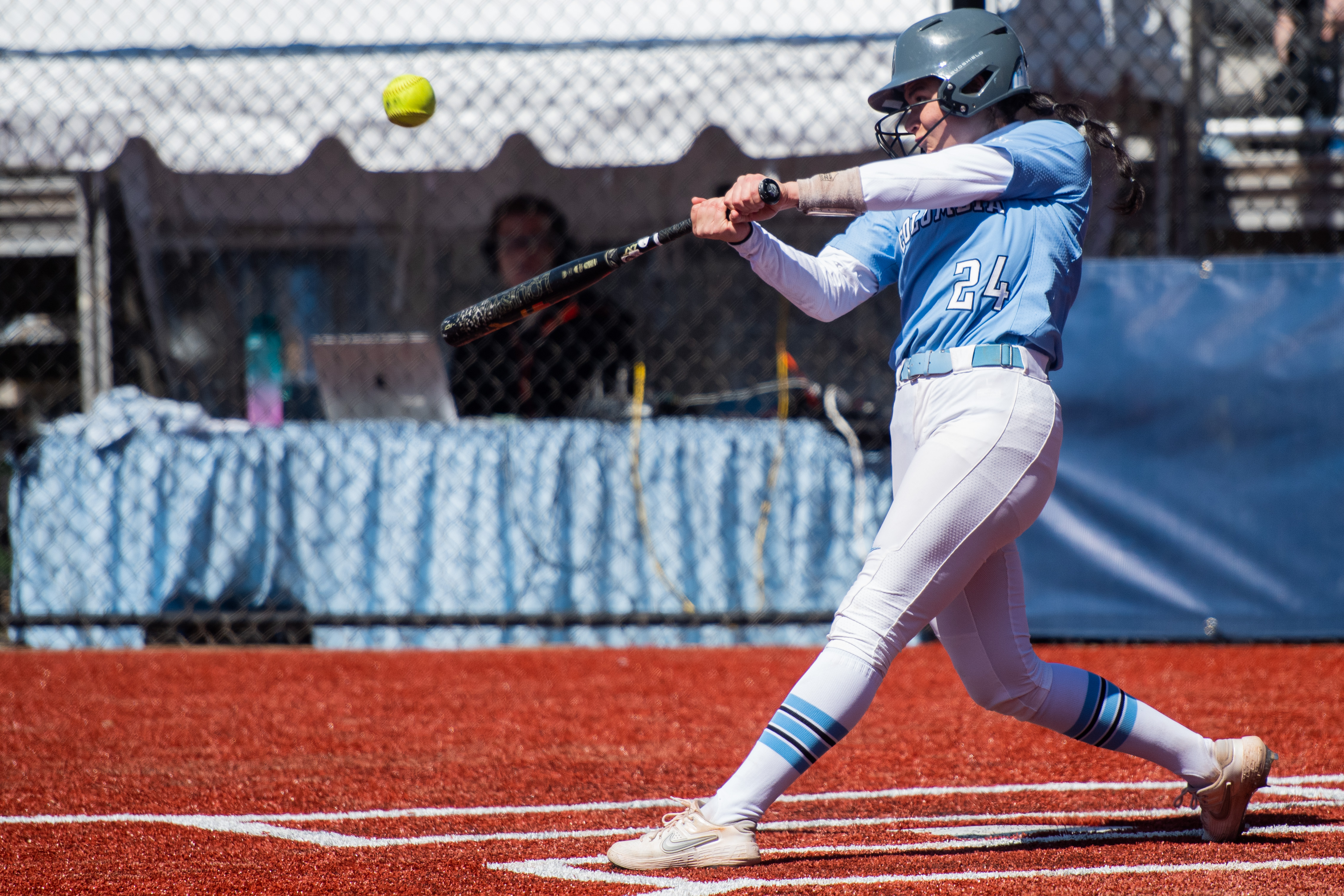 Softball splits opening weekend in Florida
