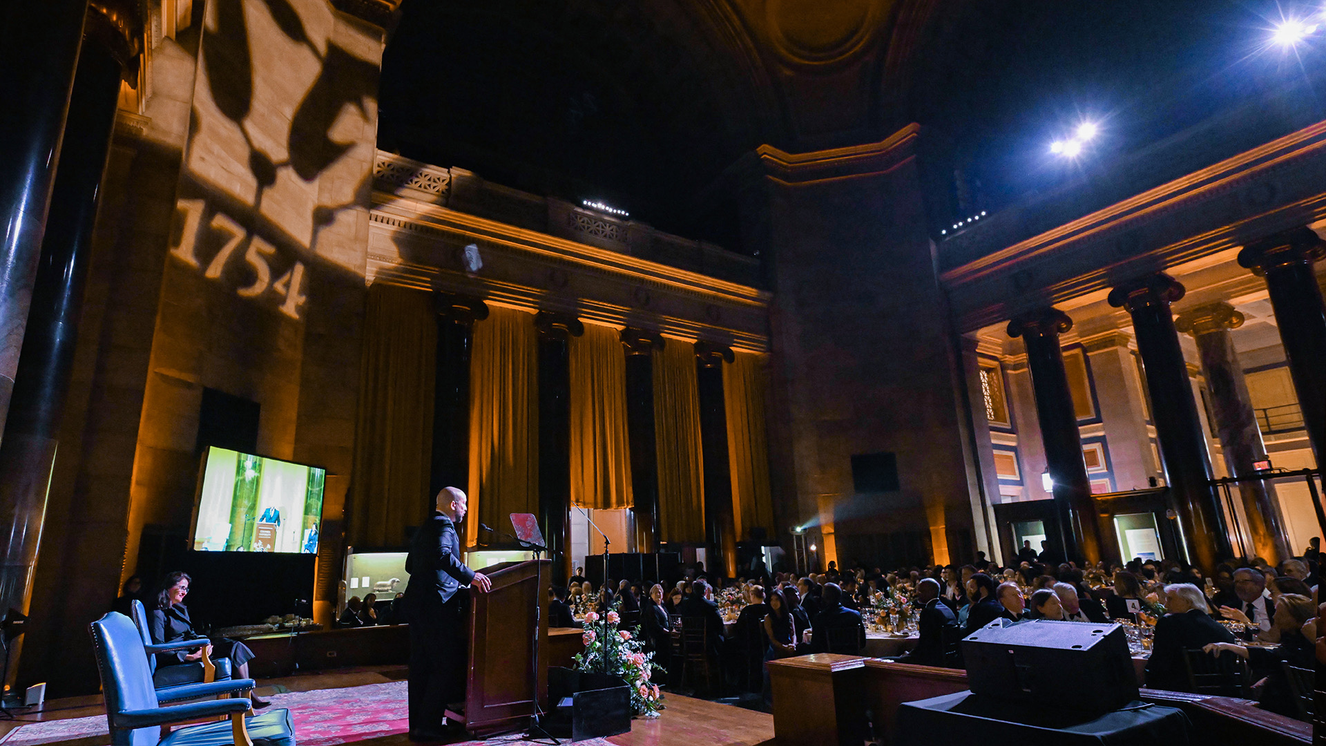 Major donors, alumni pack Low Library for Hamilton Award Dinner amid ...