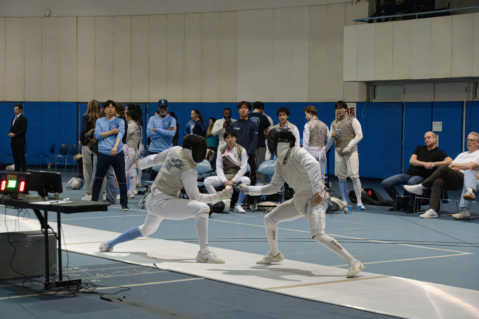 Men’s fencing opens season undefeated at home invitational